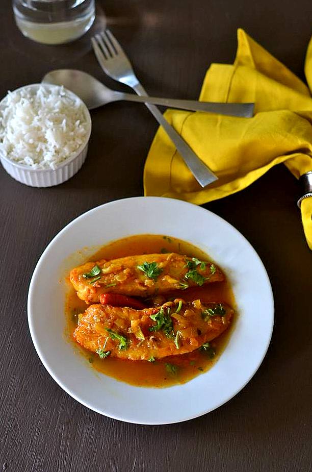 Mix and Stir: Methi Machi ( Fish Curry flavored with Dry Fenugreek seeds )